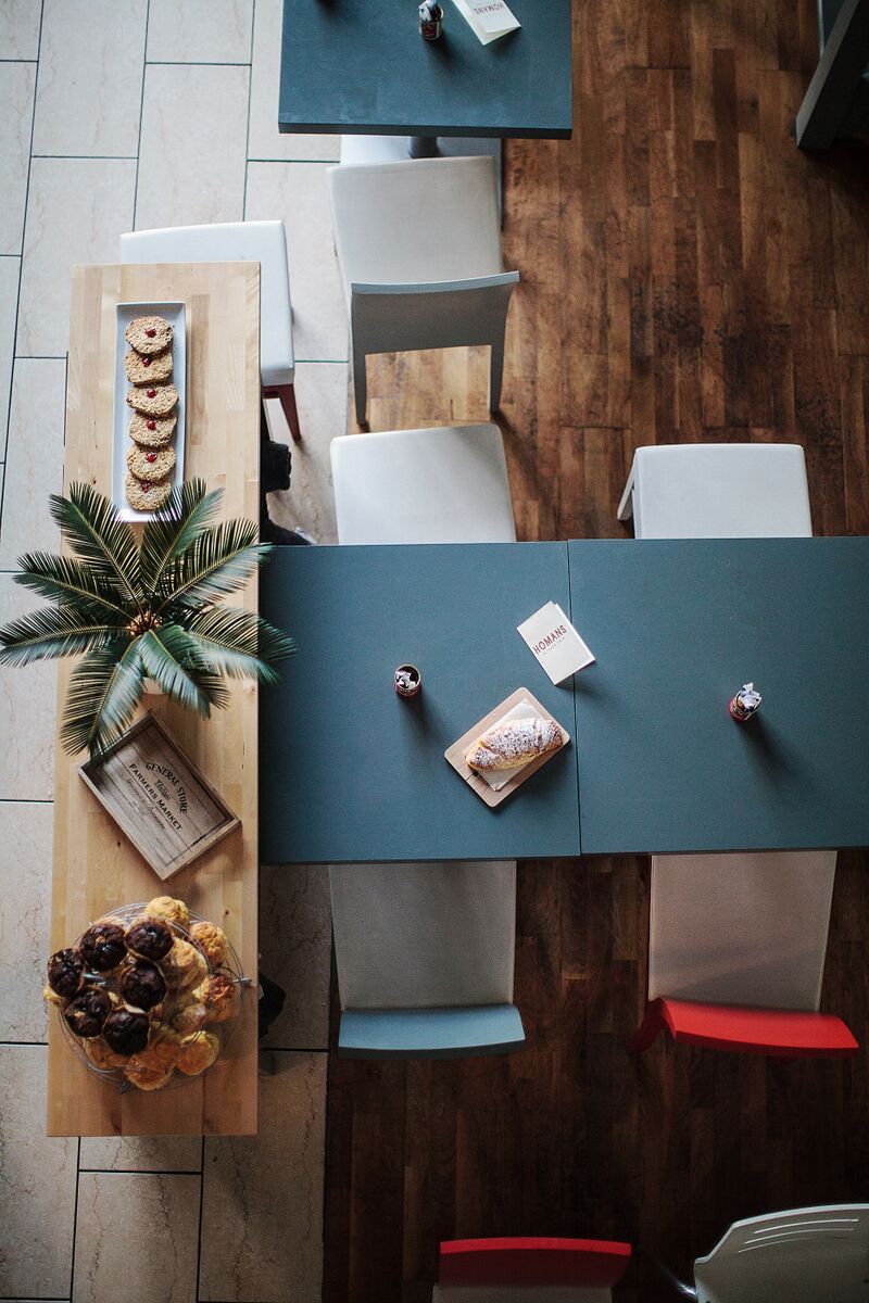 Homans_kitchen_cafe-table_overhead